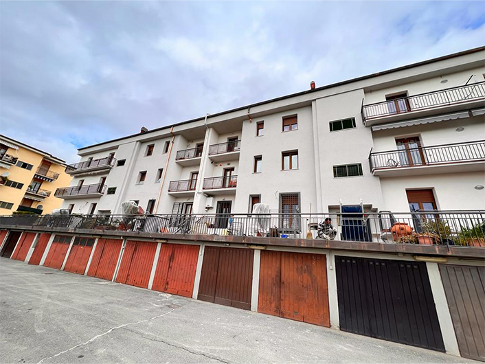 Condominio via petrarca - Montefalchi
